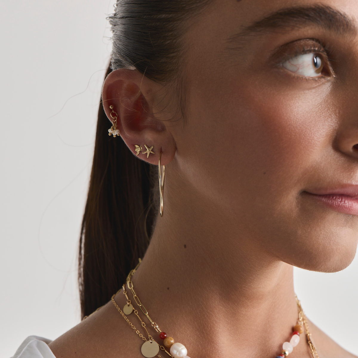 The Queen Bee Gold Earrings – Elvis et Moi