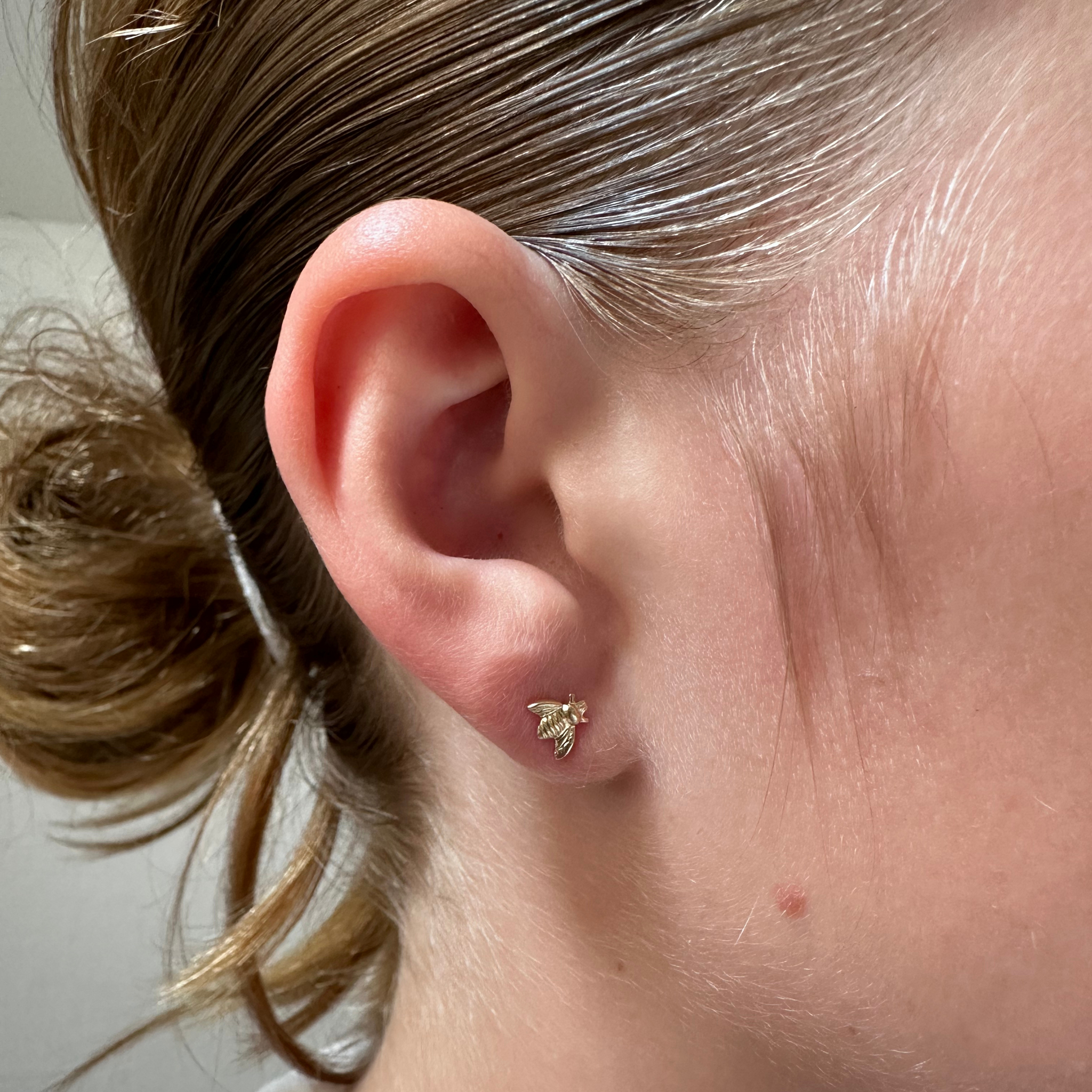The Queen Bee Gold Earrings – Elvis et Moi