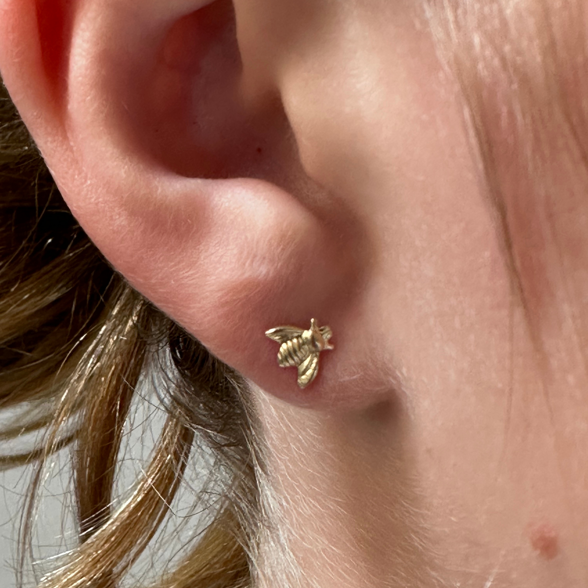 The Queen Bee Gold Earrings – Elvis et Moi